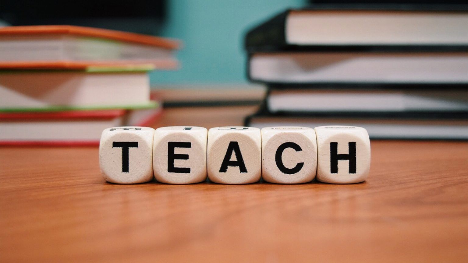 12 Best Classroom Zoom Backgrounds for Virtual Class - Techozu